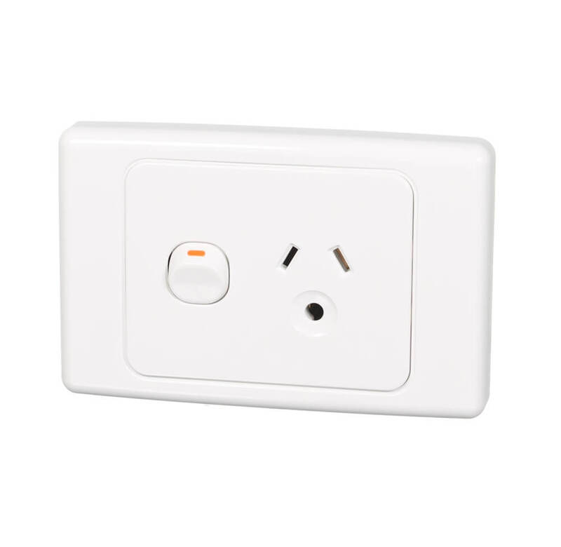 Clipsal 2015L-WE | 10Amp Round Earth Single Power Point White