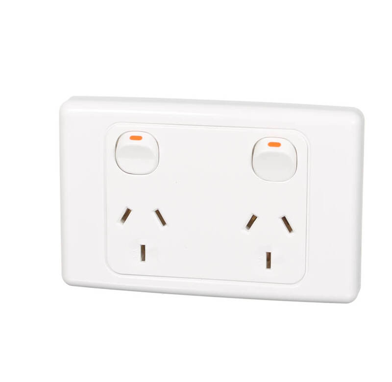 Clipsal 2025D | 10Amp Double Pole , Double Power Point White | 2000 Series