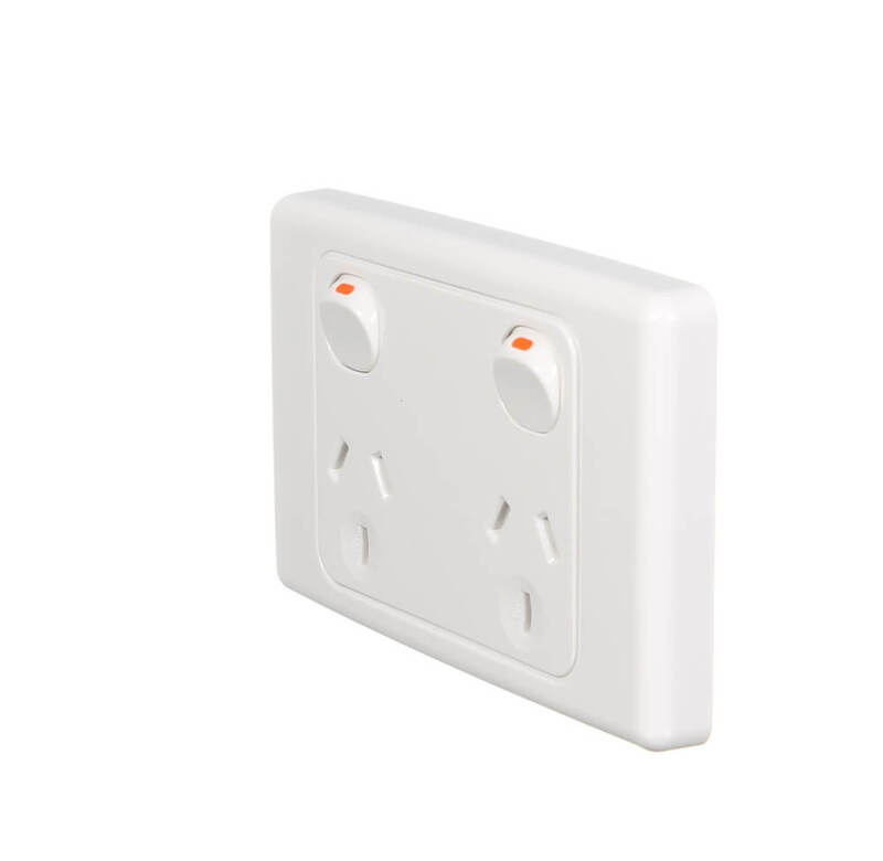 Clipsal 2025D | 10Amp Double Pole , Double Power Point White | 2000 Series