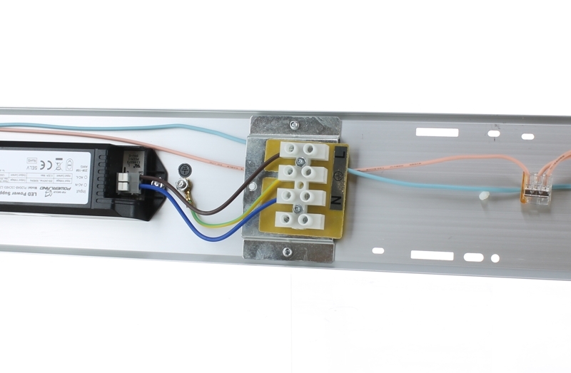 Robus Sultan RSU4812CCT3-24 | 2x24w IP65 Weatherproof Tri Colour ...