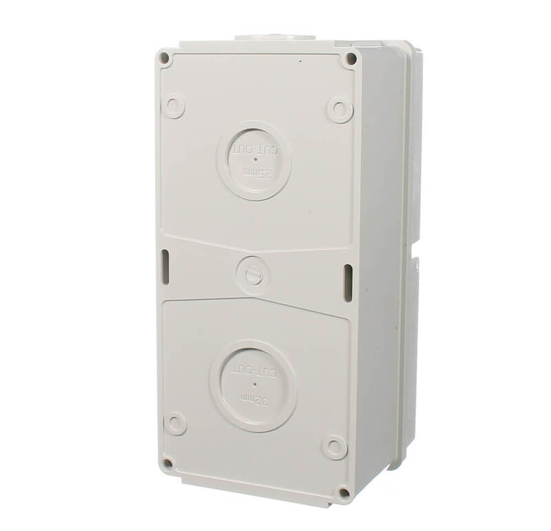 CLIPSAL EY56C532 EASY56 | 32Amp Switched Outlet 3PH 5 Pin Round IP66