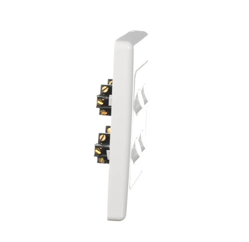 Clipsal 4 Gang Switch 10Amp 250v White (2000 Series) 2034VAWE