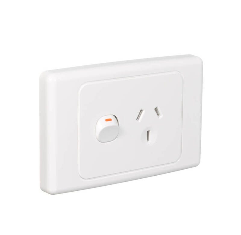 Clipsal 2015-WE | 10Amp Single Power Point White | 2000 Series