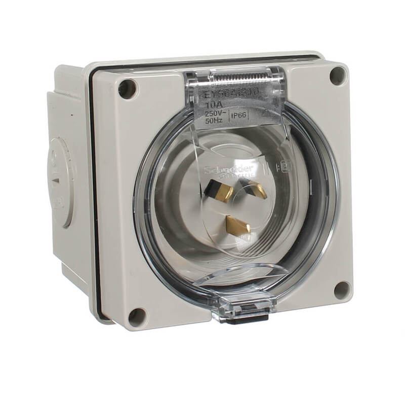 CLIPSAL EY56AI310 | Appliance Inlet 3 Flat Pin 10Amp IP66 | EASY56